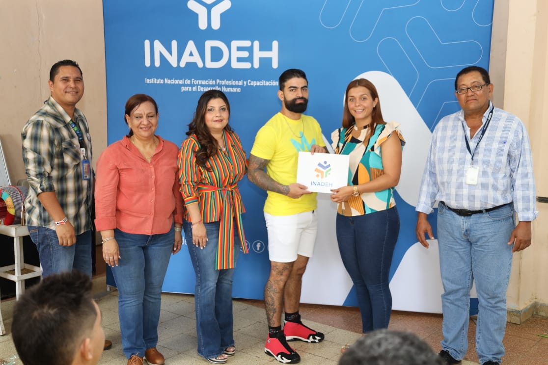 Inadeh entrega certificados de culminación de cursos a privados de ...