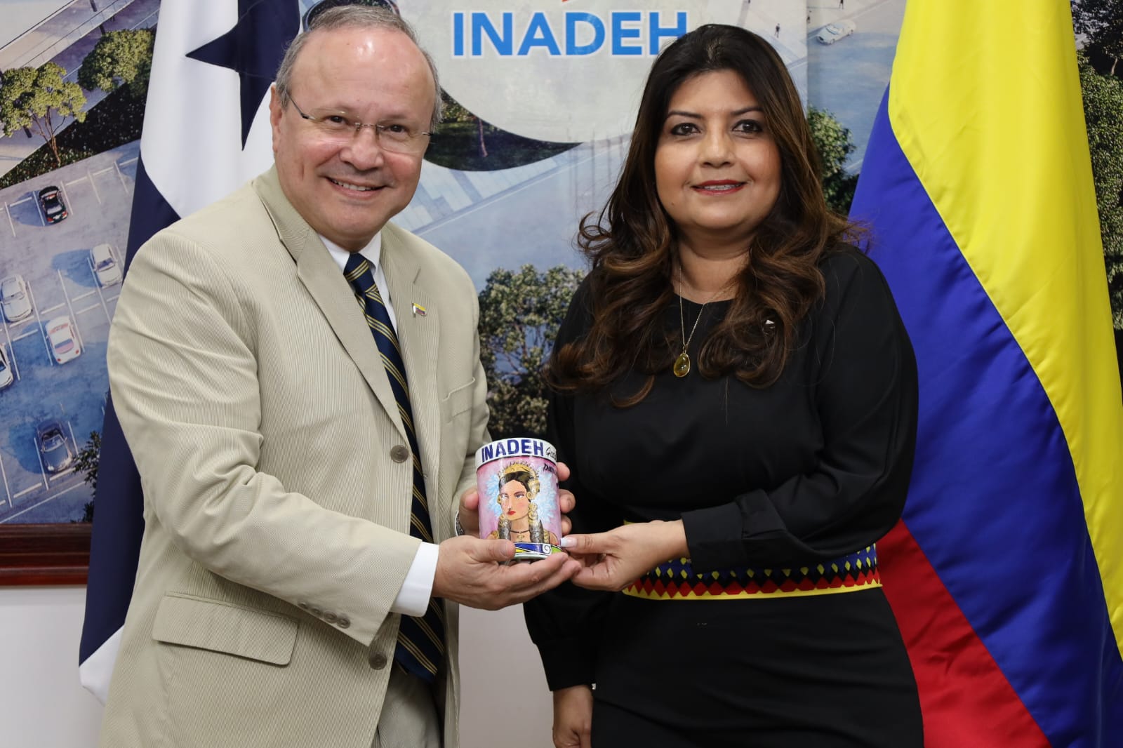 La directora general de Inadeh recibe visita del Embajador de Colombia ...