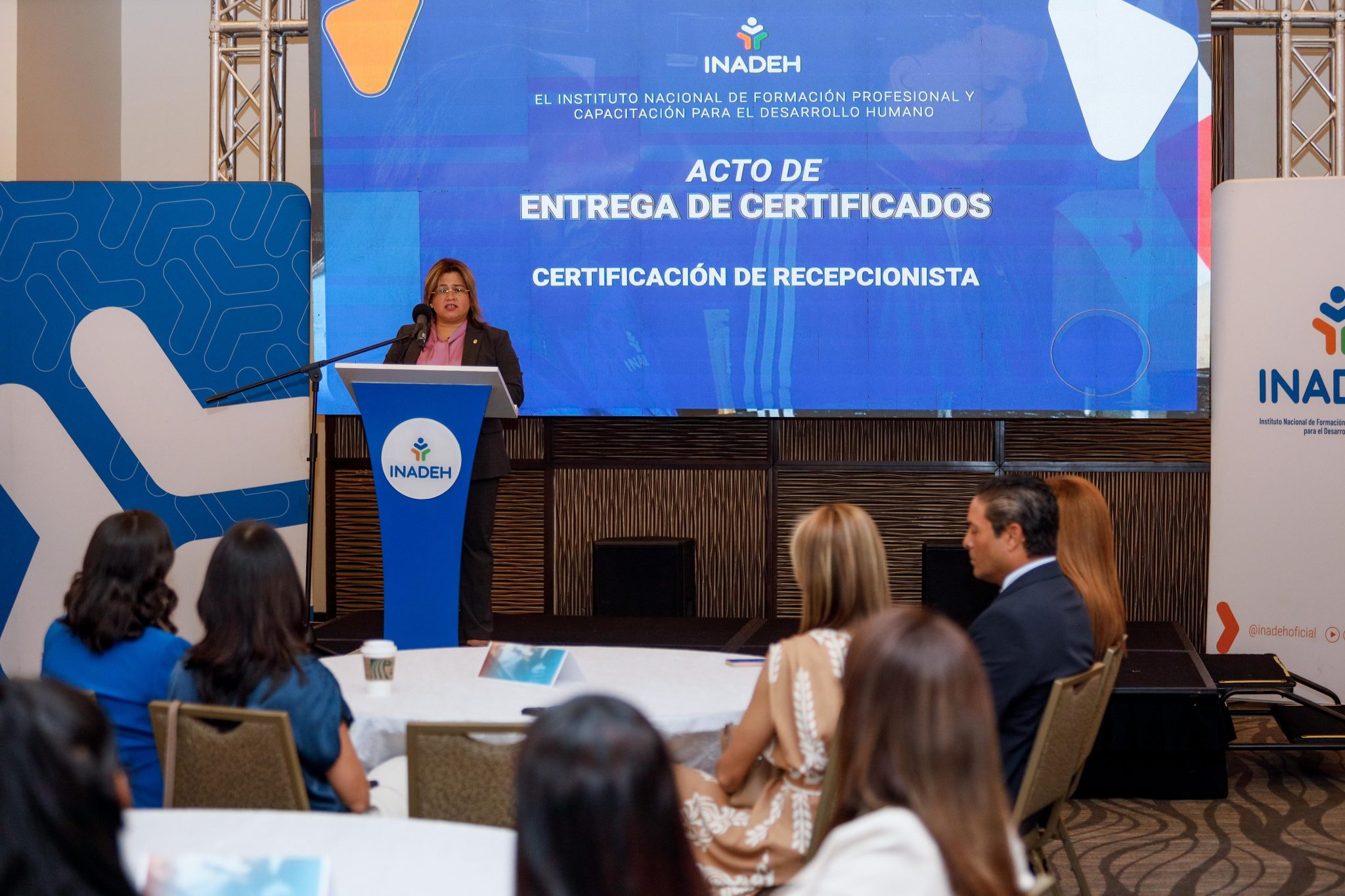 INADEH certifica a trabajadores e instructores en competencias laborales y metodología ...